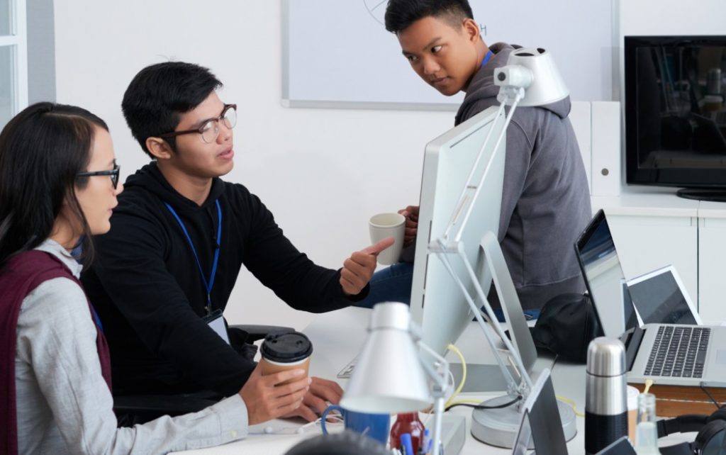 Building Successful AI Products for Enterprises: A Comprehensive Guide | CodeGlo Journal